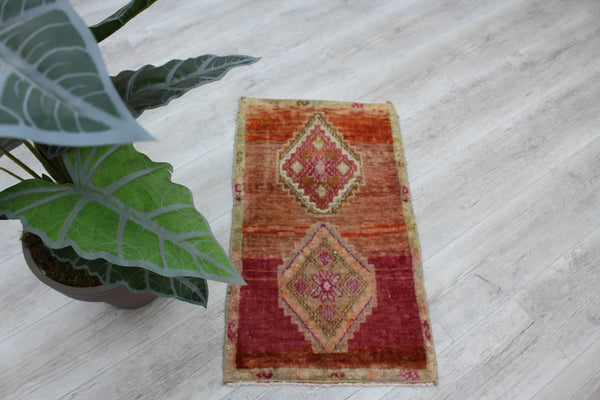 Mini Rug " Ivy" - 18" x 31.5", #535 – Kilim Rug Store